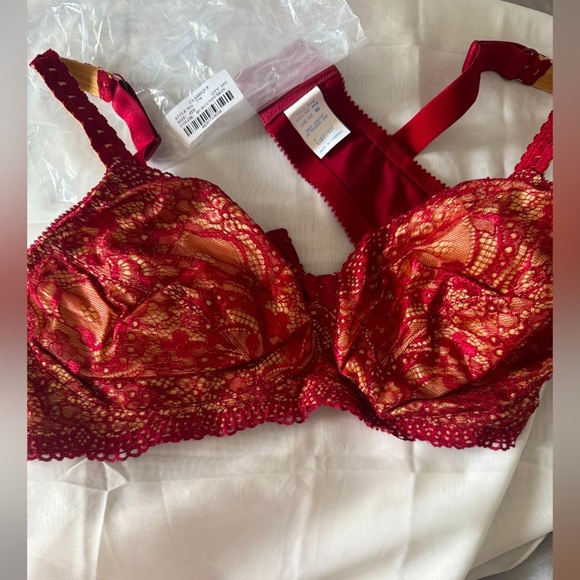 Classique | Intimates & Sleepwear | Classique 779 Burgundy Pocketed Bra ...